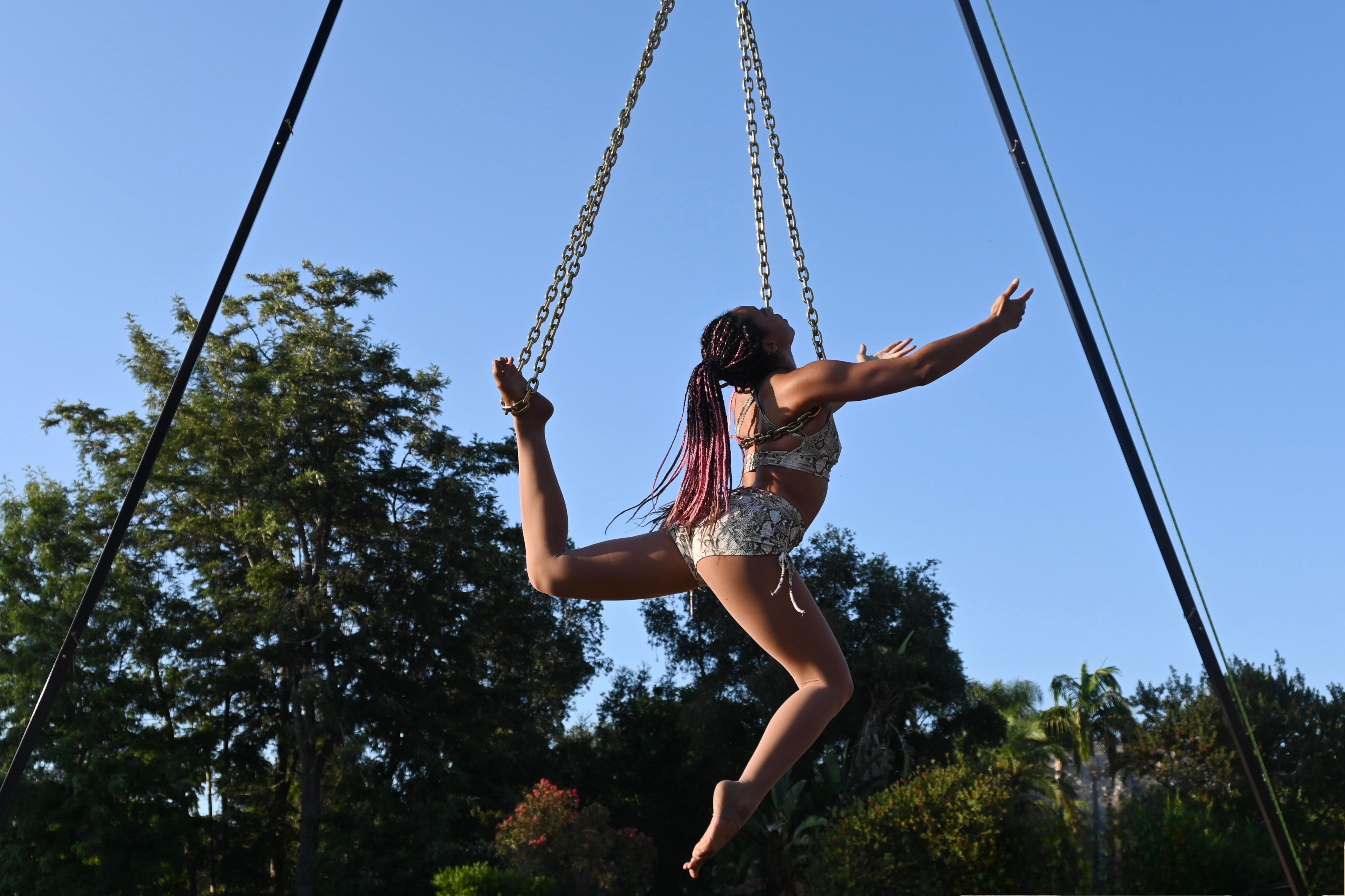 Aerial Chains – PreCiSion CirCus
